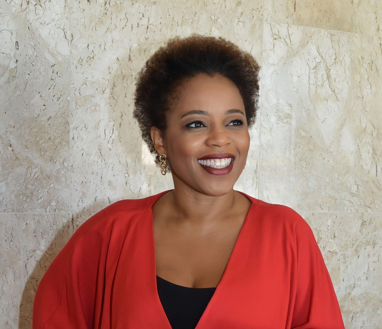 CONHEÇA ADRIANA CRUZ: PRIMEIRA MULHER NEGRA A ASSUMIR A SECRETARIA ...
